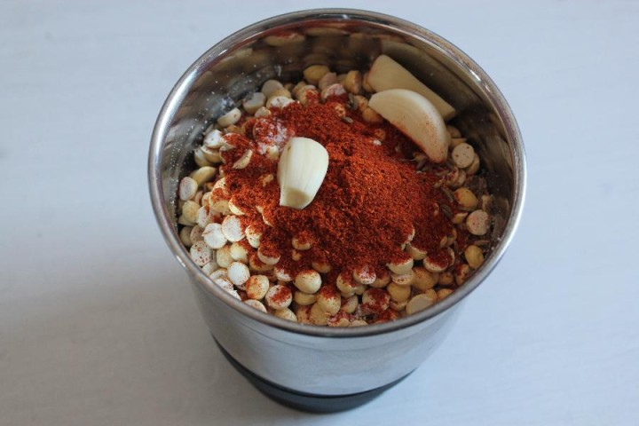 Pappula Podi Recipe - Andhra Roasted Bengal Gram Powder {Video} - Blend ...