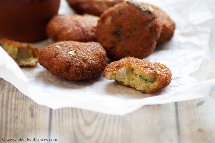 Avarekalu Vada Recipe - How to Make Crispy Hyacinth Beans Vada