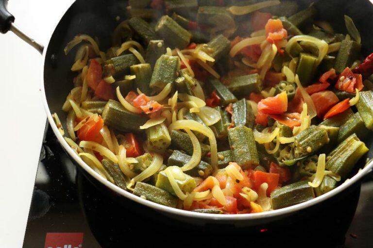 Bendakaya Pulusu Recipe - Andhra Style Okra in Tamarind Gravy