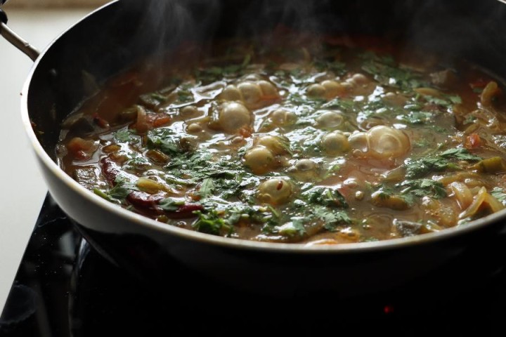 Bendakaya Pulusu Recipe - Andhra Style Okra in Tamarind Gravy
