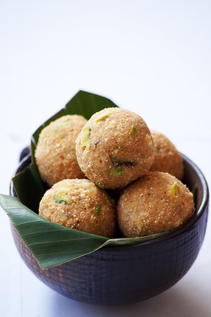 Dry Fruit Sunnundalu Recipe (Urad Dal Laddu with Jaggery & Nuts)