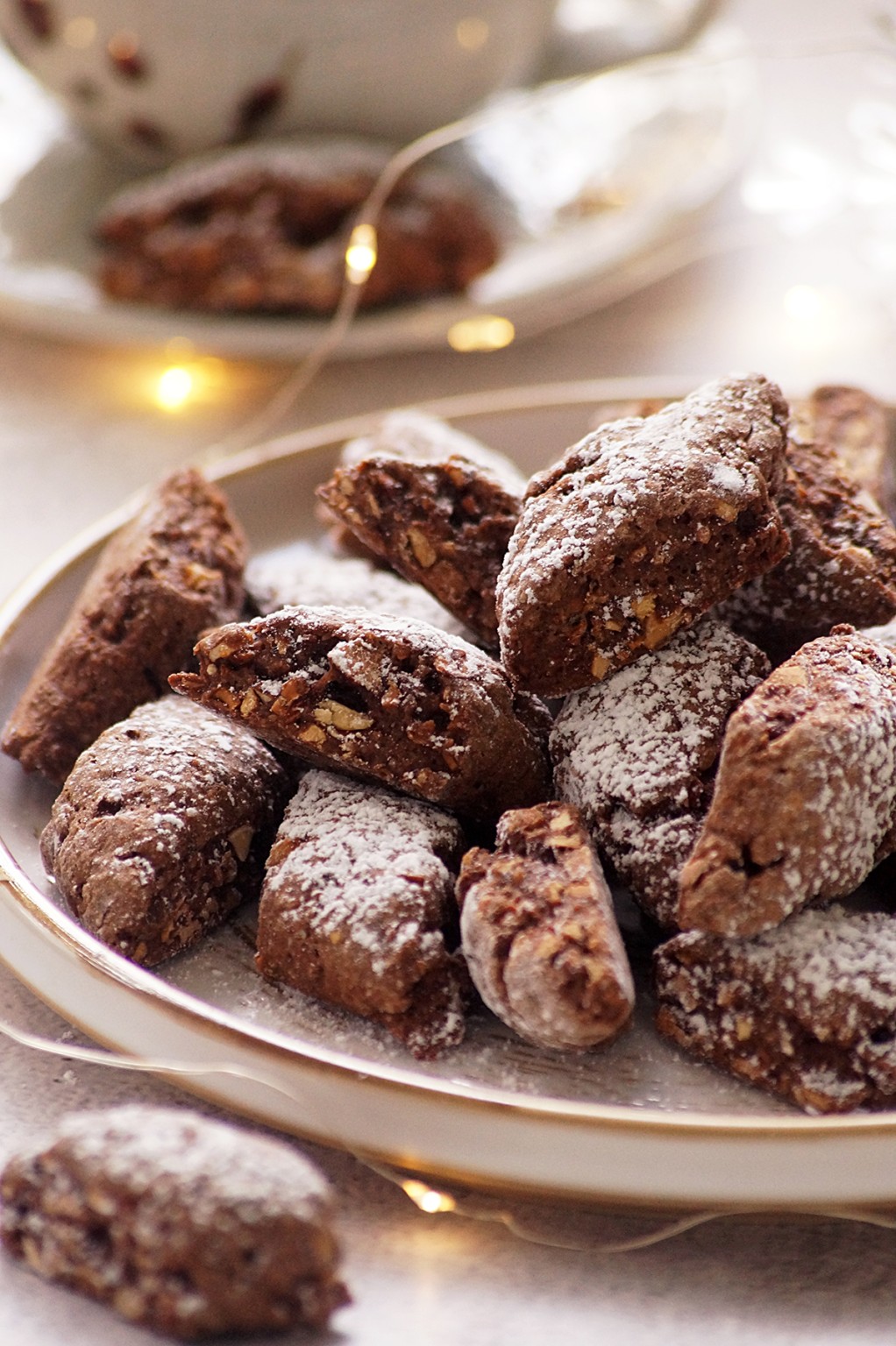 Castagnelle (Italian Crunchy Almond Cookies)
